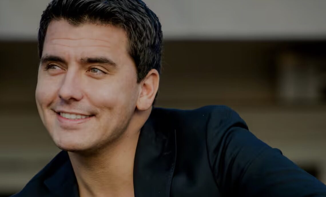 Nieuwe buurvrouw van Jan Smit zorgt voor opgetrokken wenkbrauwen ...